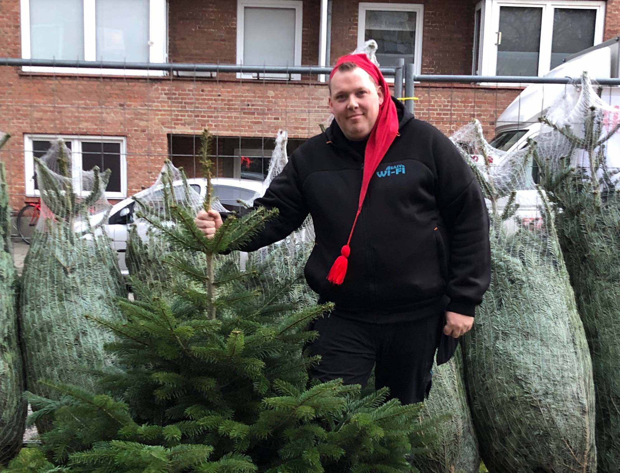 Sebastian med juletræ - DUI-LEG og VIRKE